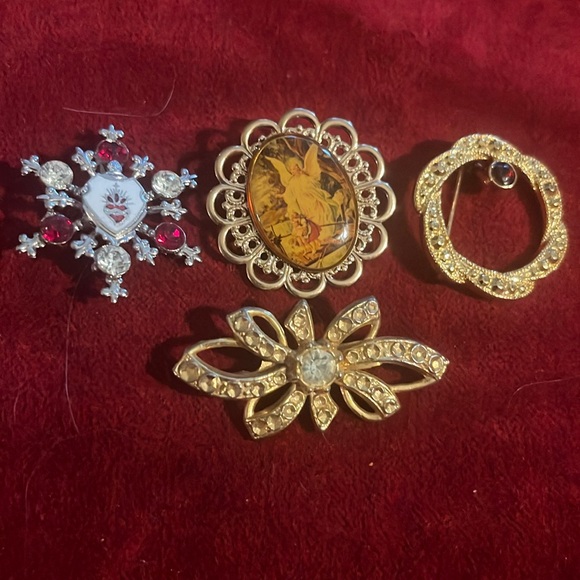 Jewelry | Vintage 4 Broaches | Poshmark